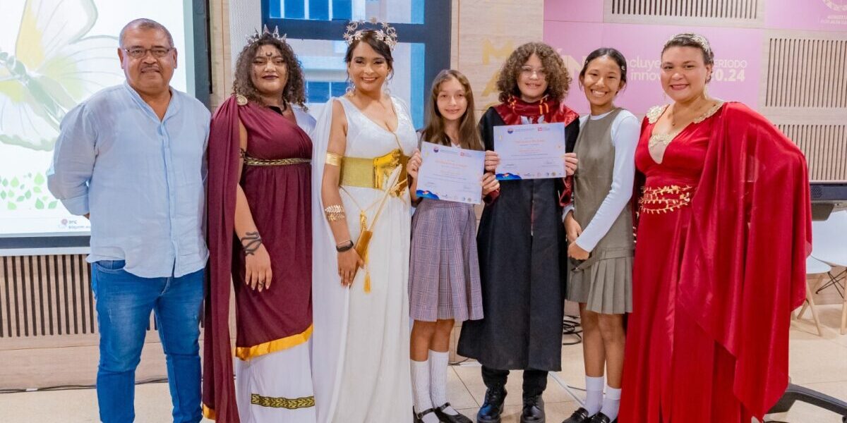 Disfraces vistieron la FilSMar 2025 con el ‘Triqui triqui Halloween, quiero libros para mí ...